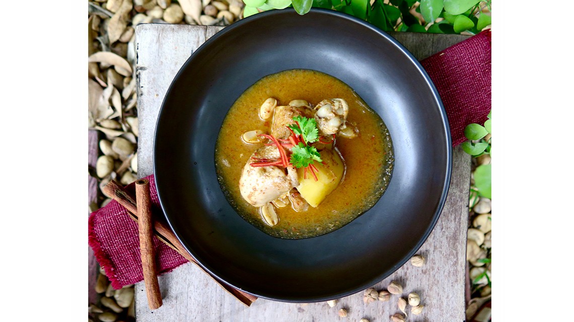 Ohm Cuisine | มัสมั่นไก่ (Massaman Chicken)